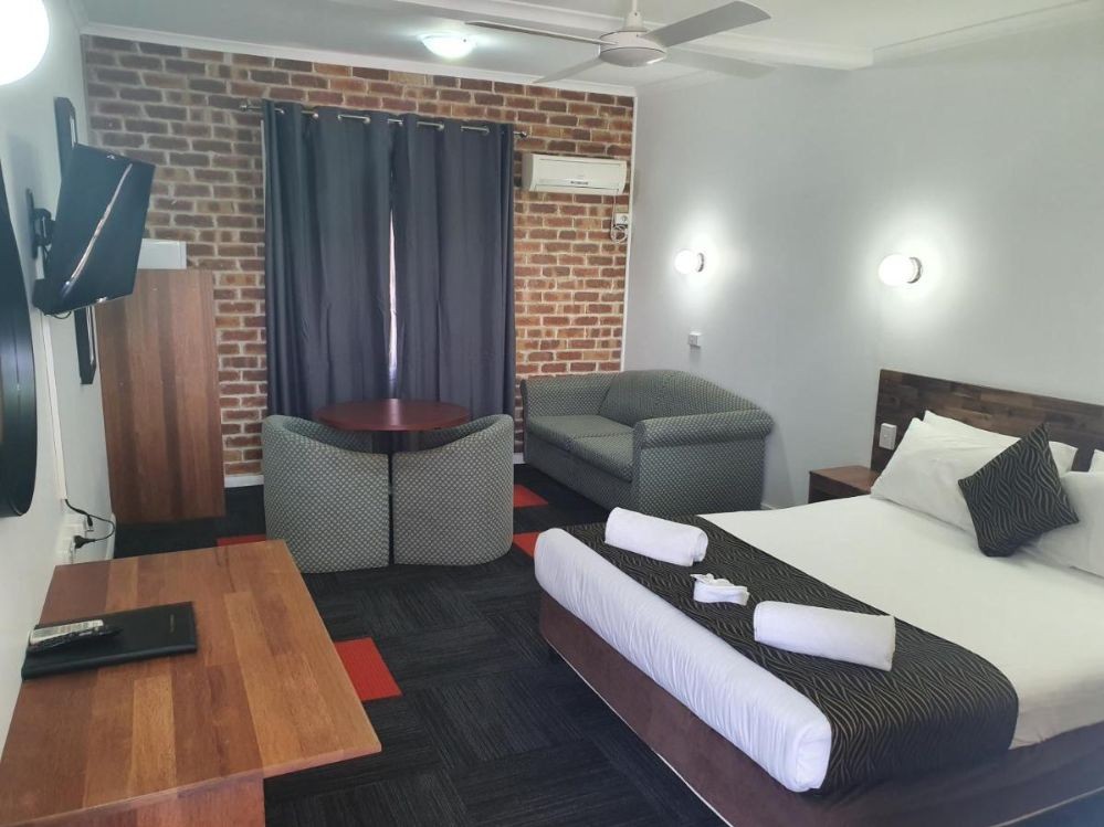 Moonraker Motor Inn:Home